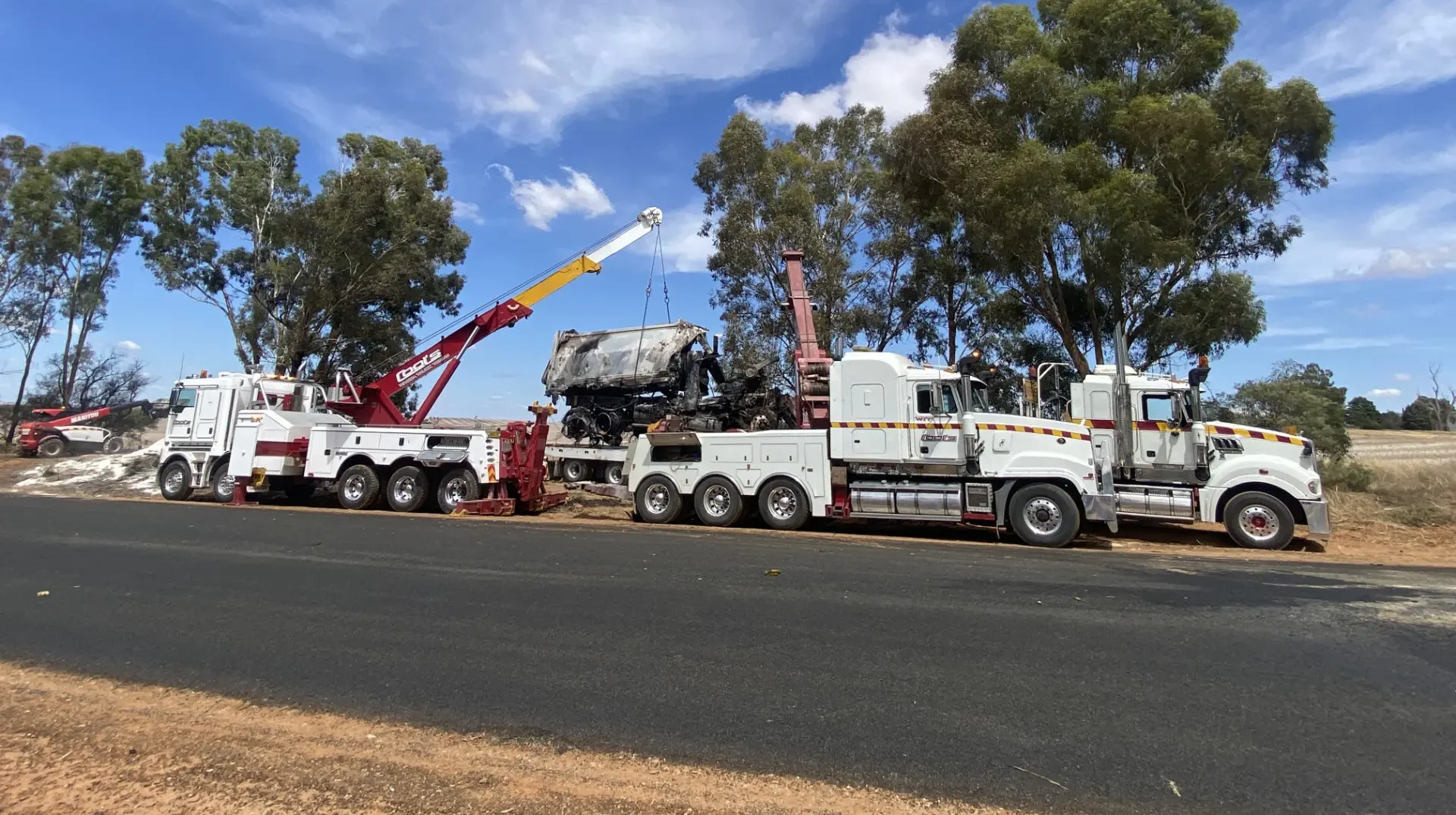 Heavy Recovery Trucks & Trailers: Call 0419 693 369
